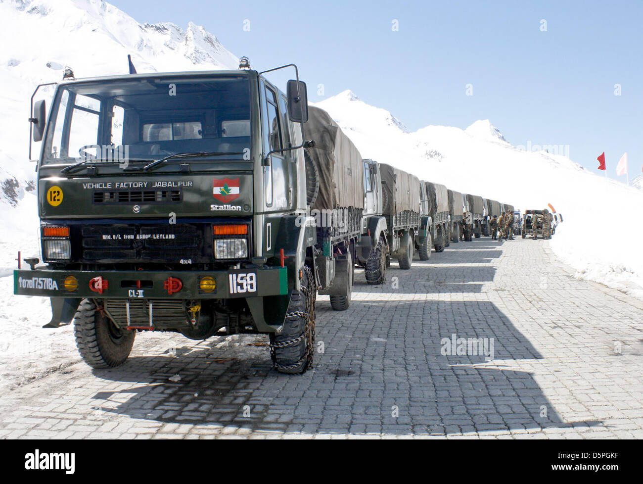Indian army convoy pass hi-res stock photography and images - Alamy