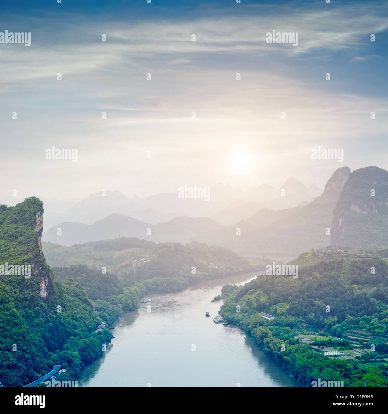 Beautiful Yu Long river Karst mountain landscape in Yangshuo Guilin ...