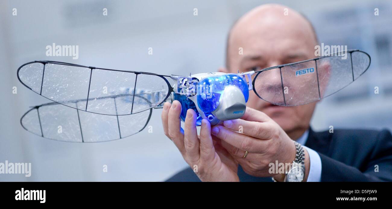 A remote-controlled BionicOpter is being prepared for the dragonfly ...