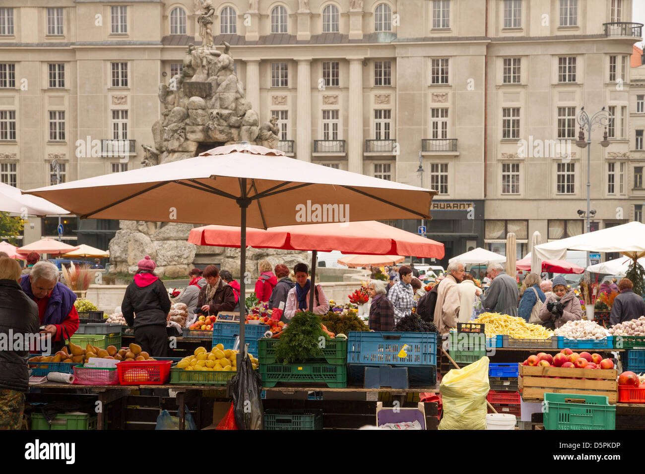 Cabbage market square hi-res stock photography and images - Alamy