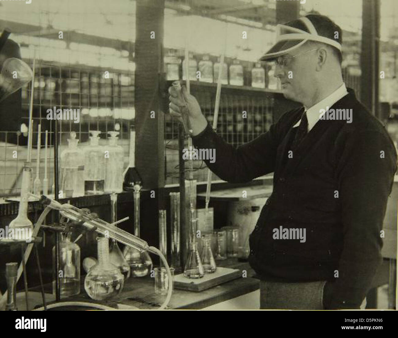 The Chemical Testing Lab at the Consolidated/Convair Aircraft Factory ...