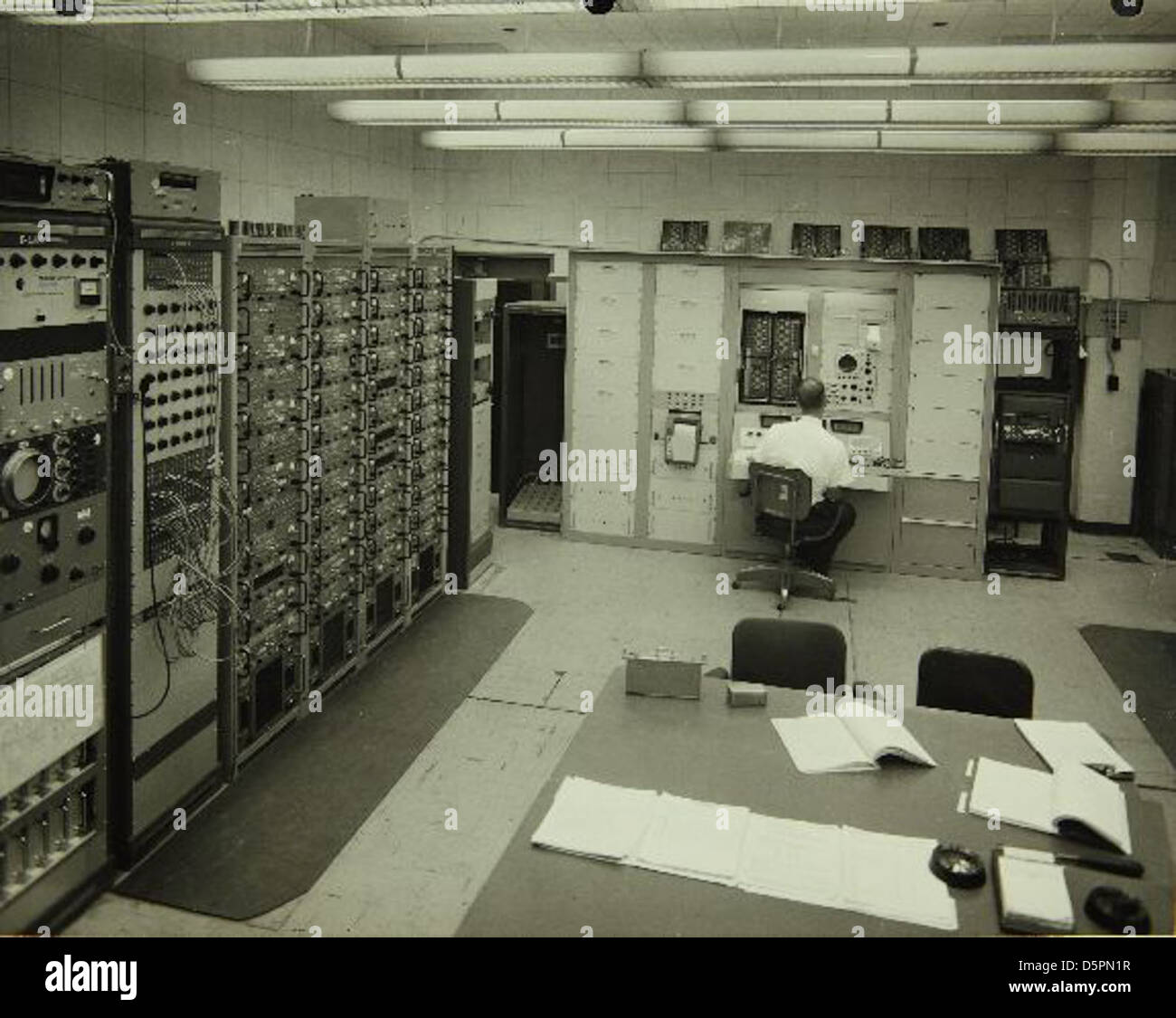 The fatigue testing equipment at the Consolidated/Convair Aircraft ...