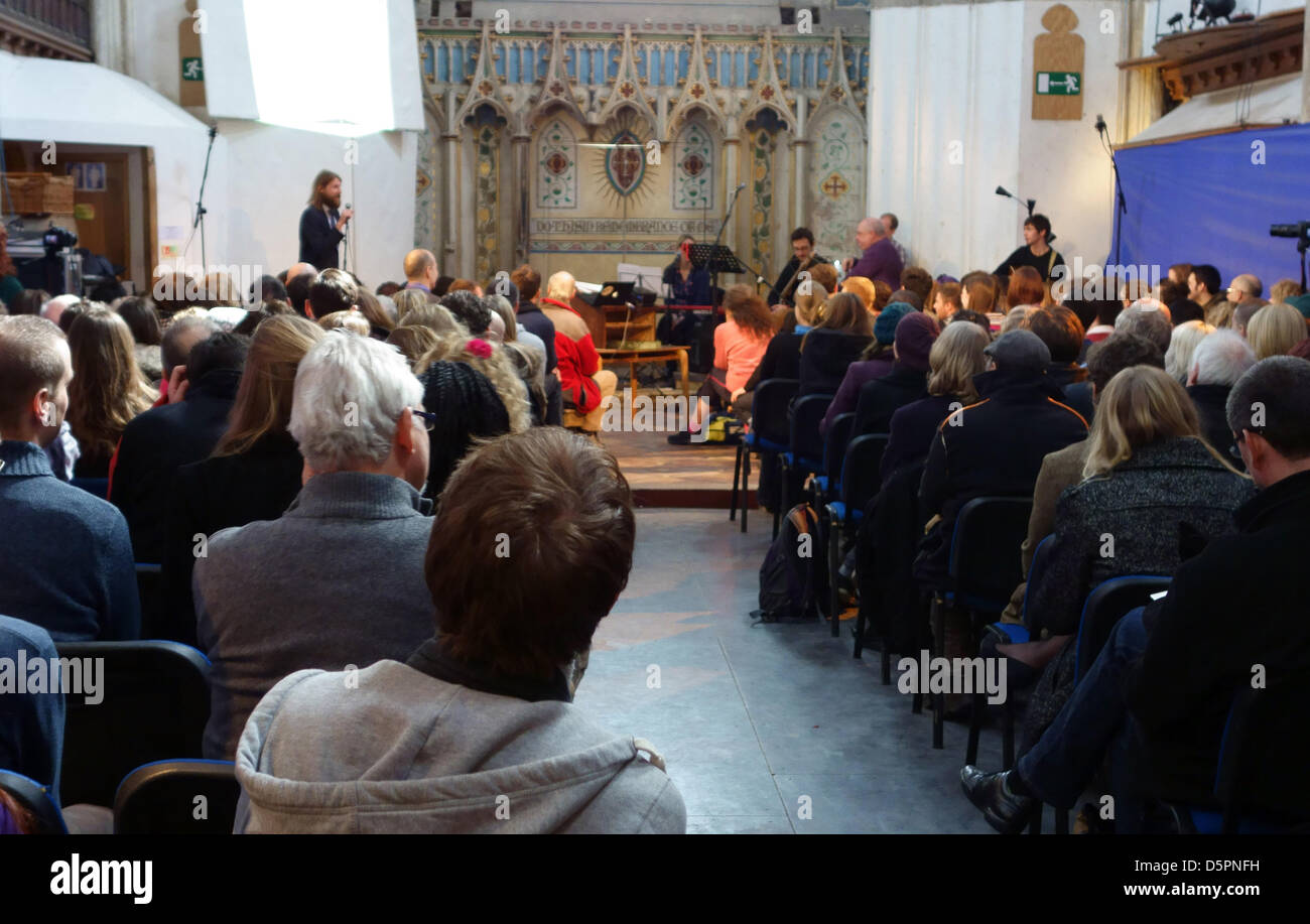 Full capacity crowd hi-res stock photography and images - Alamy