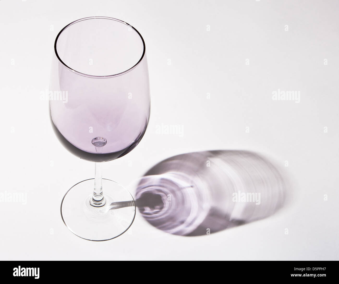 Light claret wineglass with shadow Stock Photo - Alamy