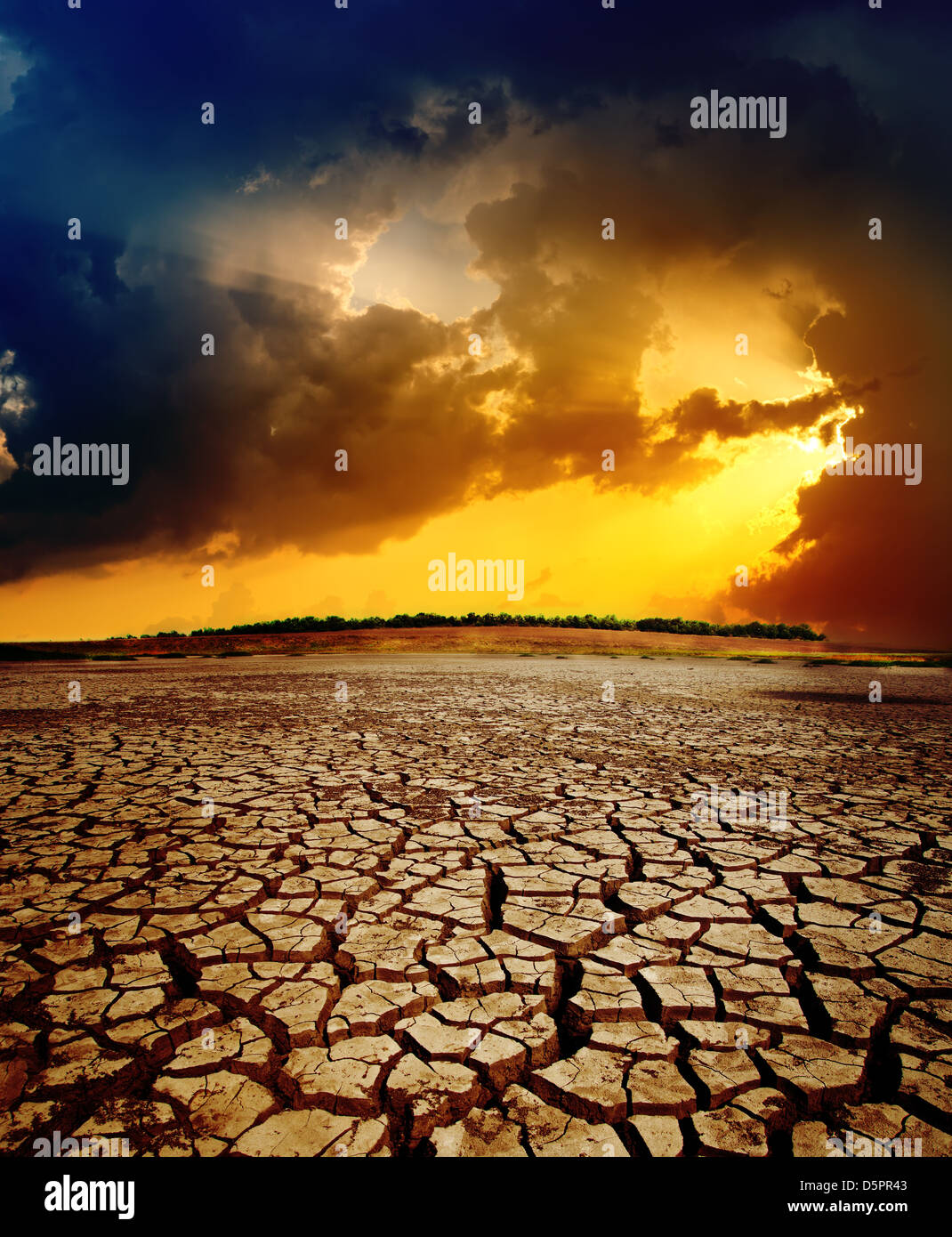 dramatic sunset over dry cracked earth Stock Photo - Alamy