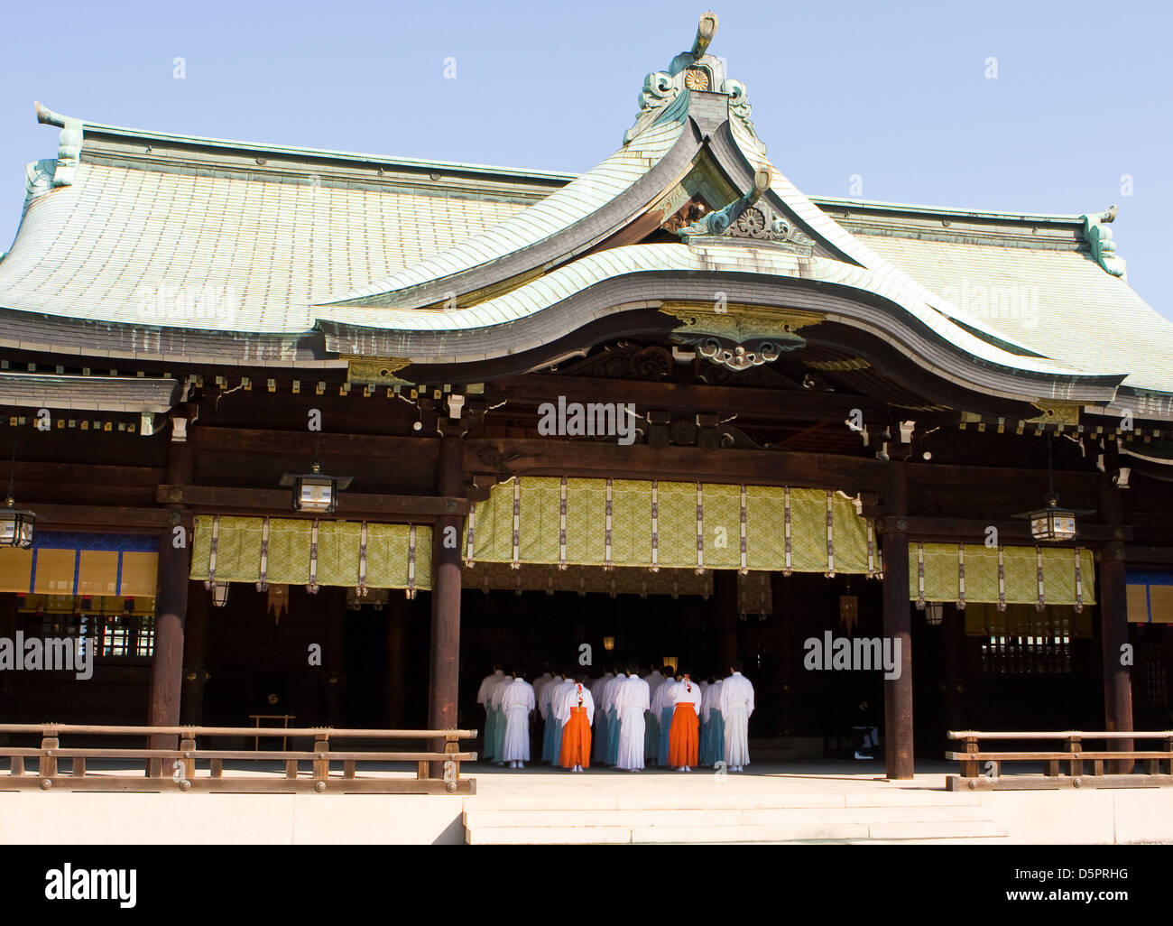 Shinto Temple With Priests Stock Photo - Alamy