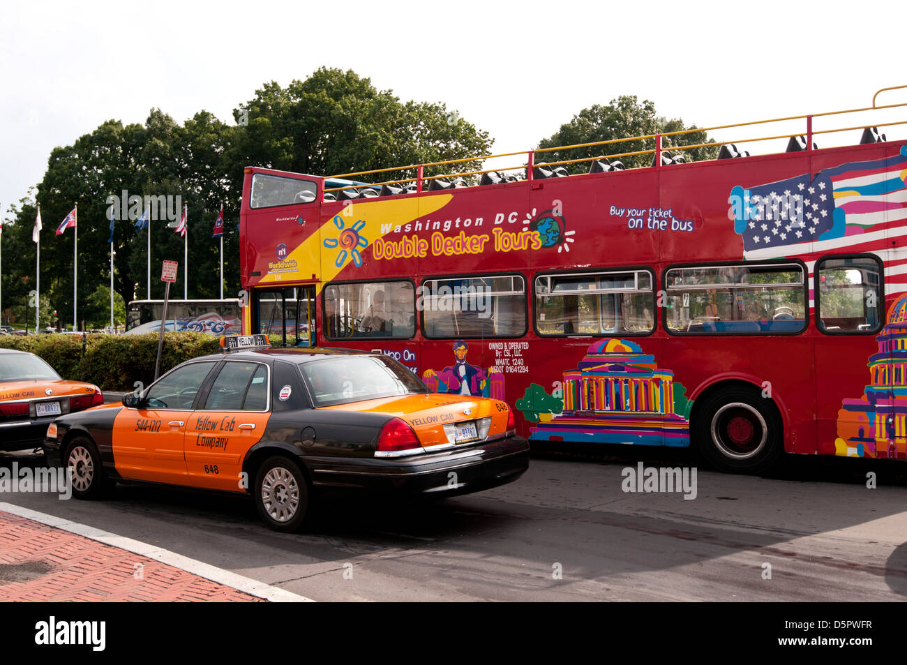 Cab and tour bus transportation in Washington DC Stock Photo - Alamy