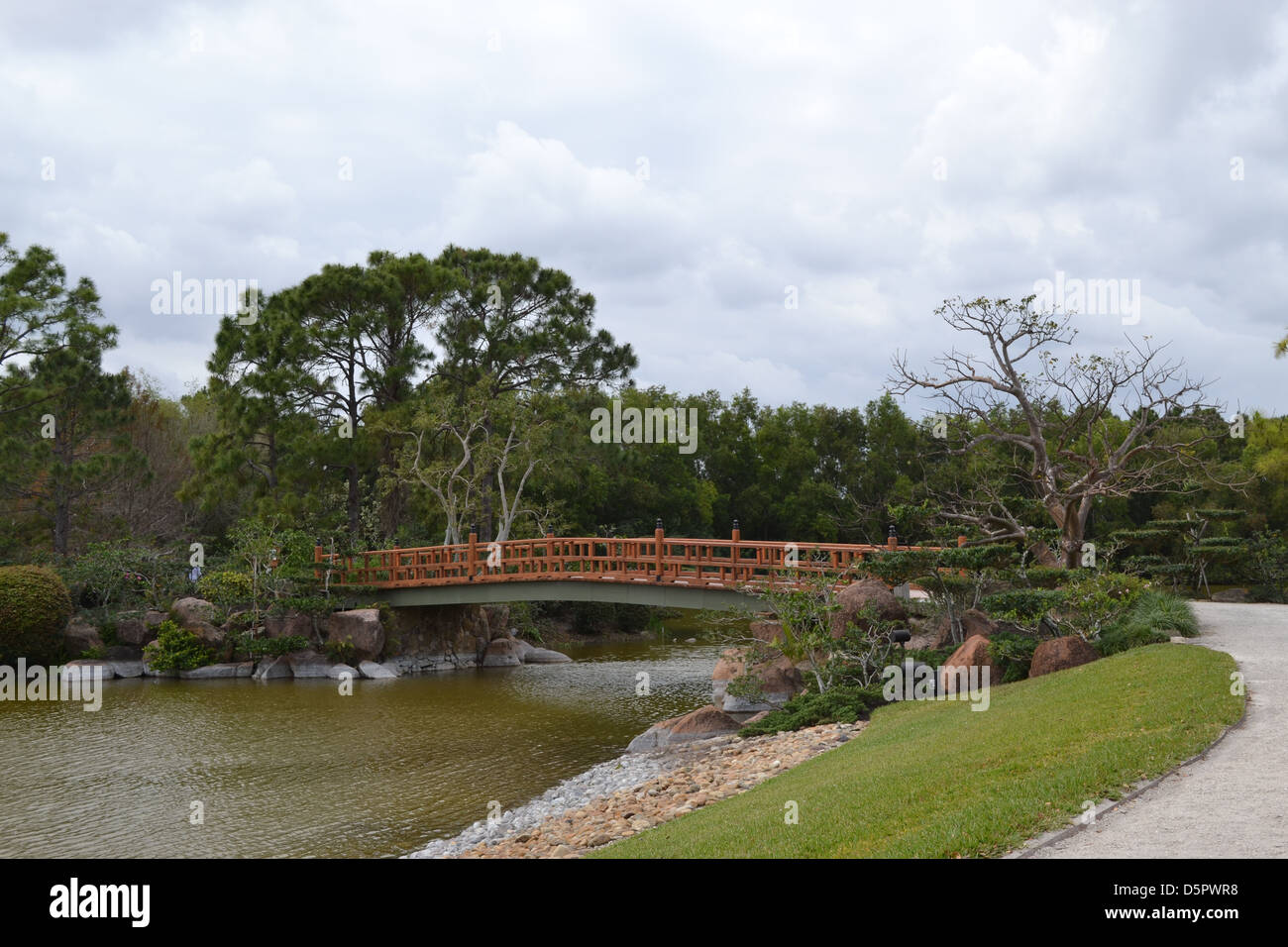 Morikami bridge at garden Japanese Stock Photo - Alamy