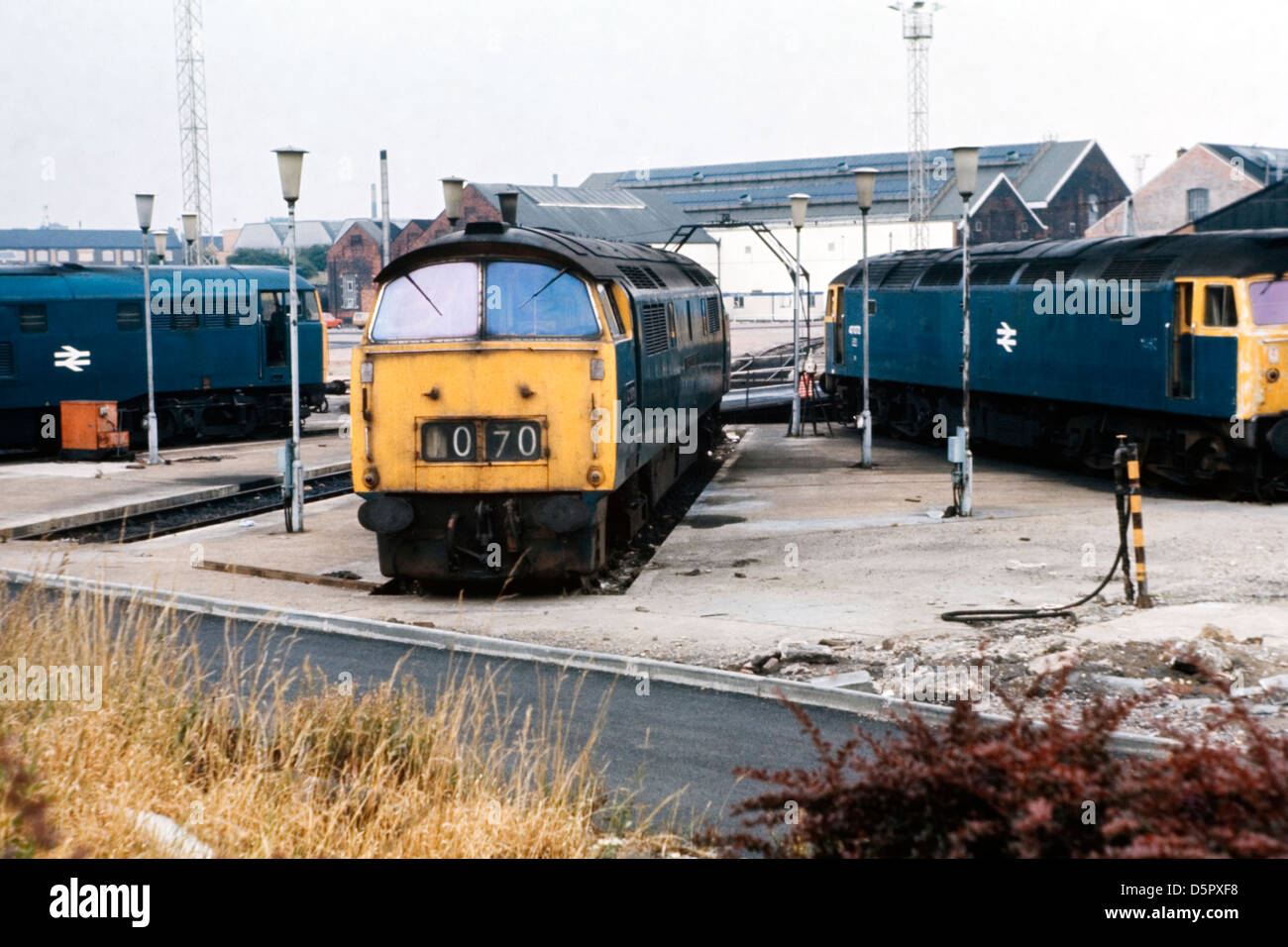 diesel locomotive d1070 western gauntlet at old oak common engine works ...