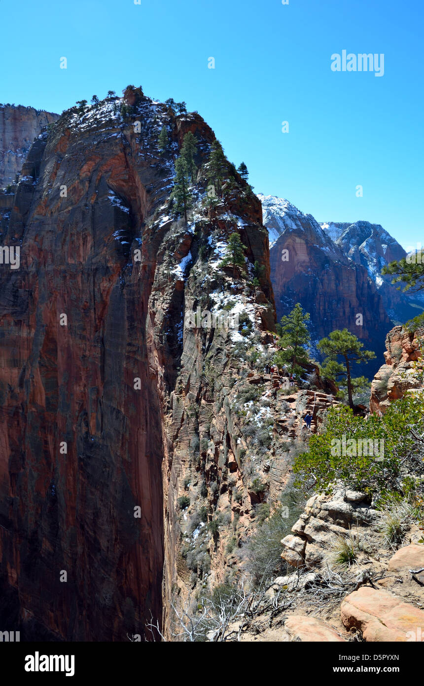 Angels Landing with shear cliffs on both sides. Zion National Park ...