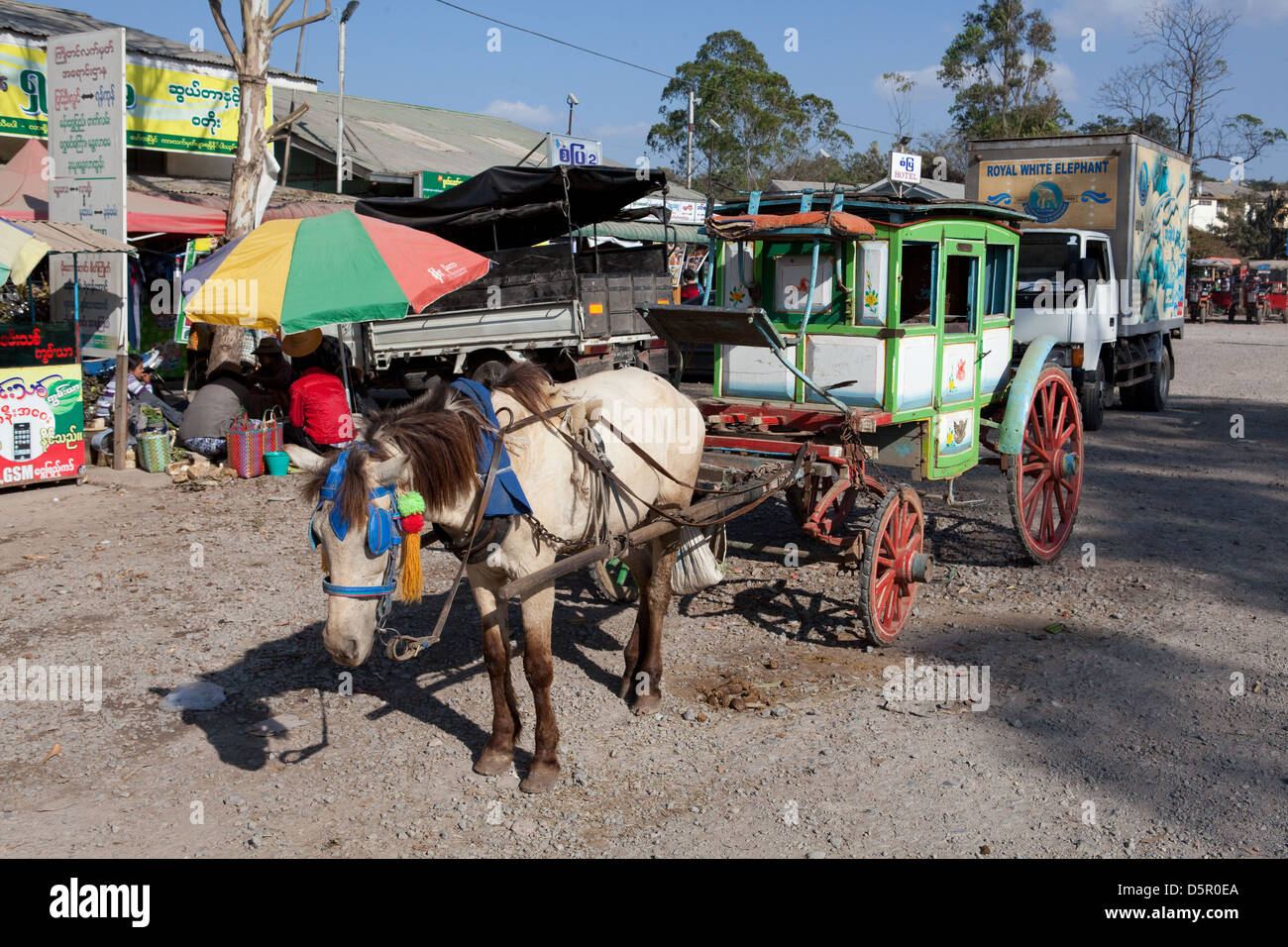 Pyin oo lwin carriage hi-res stock photography and images - Alamy