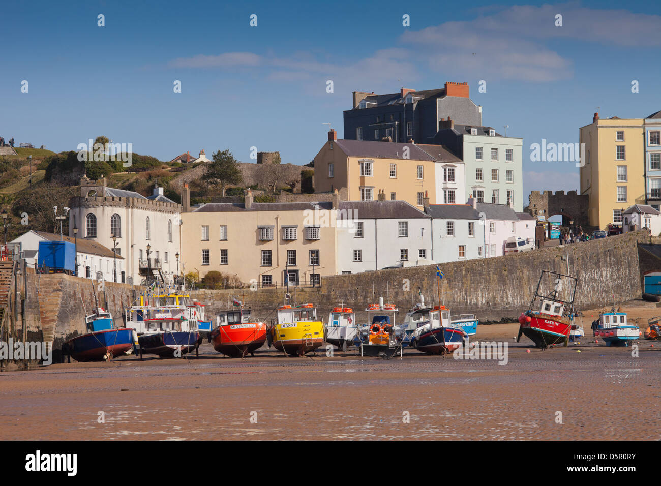 Tenby boats hi-res stock photography and images - Alamy