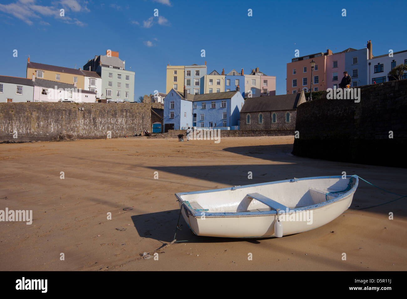 Tenby boats hi-res stock photography and images - Alamy