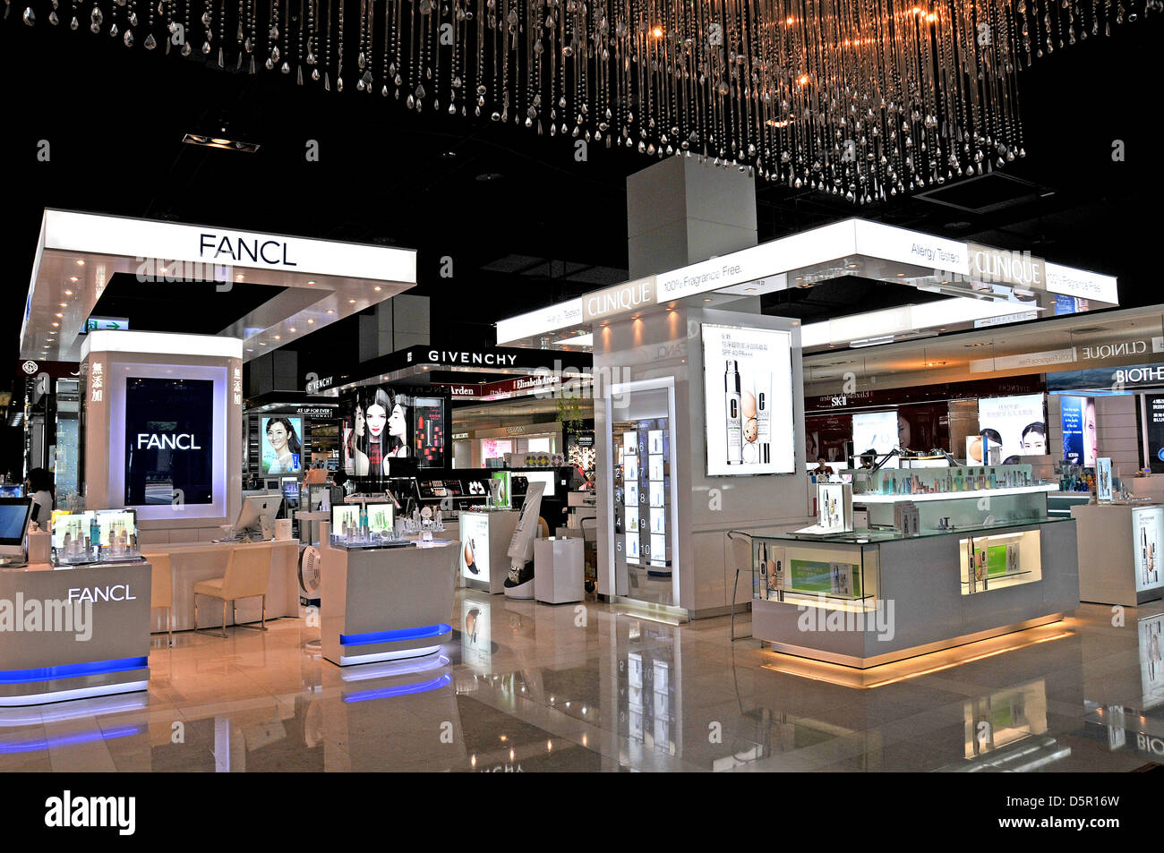 Shin Kong Mitsukoshi mall Taipei Taiwan Stock Photo - Alamy