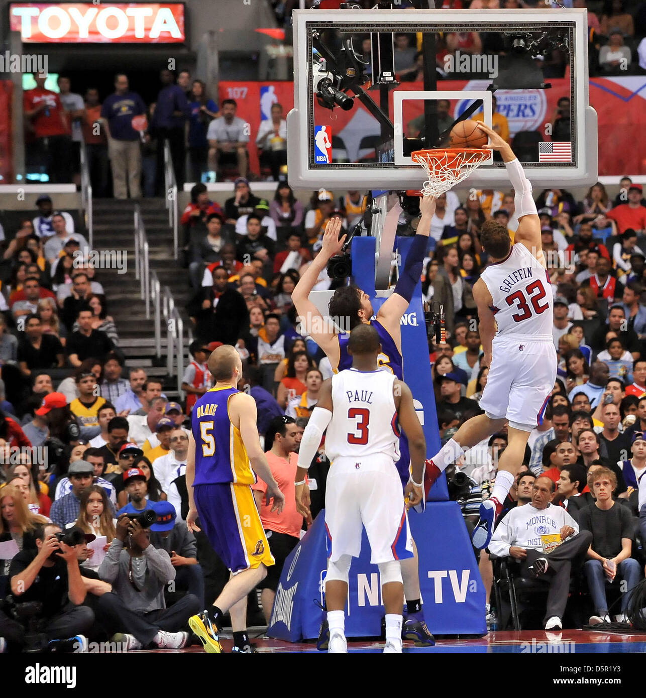 Los angeles lakers power forward hi-res stock photography and images ...