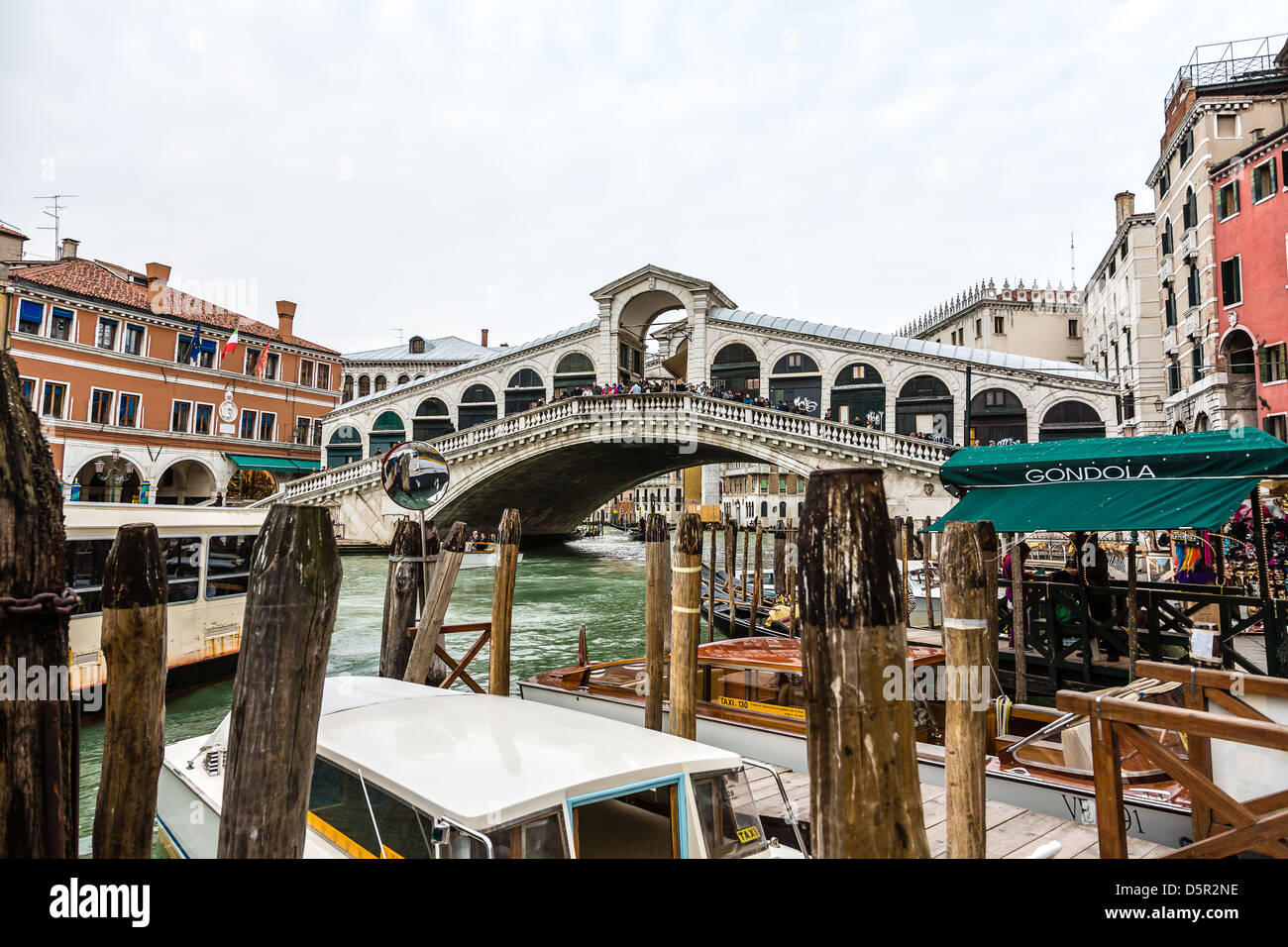 Rialto Bridge (Ponte Di Rialto) in Venice. It's oldest and one of the ...