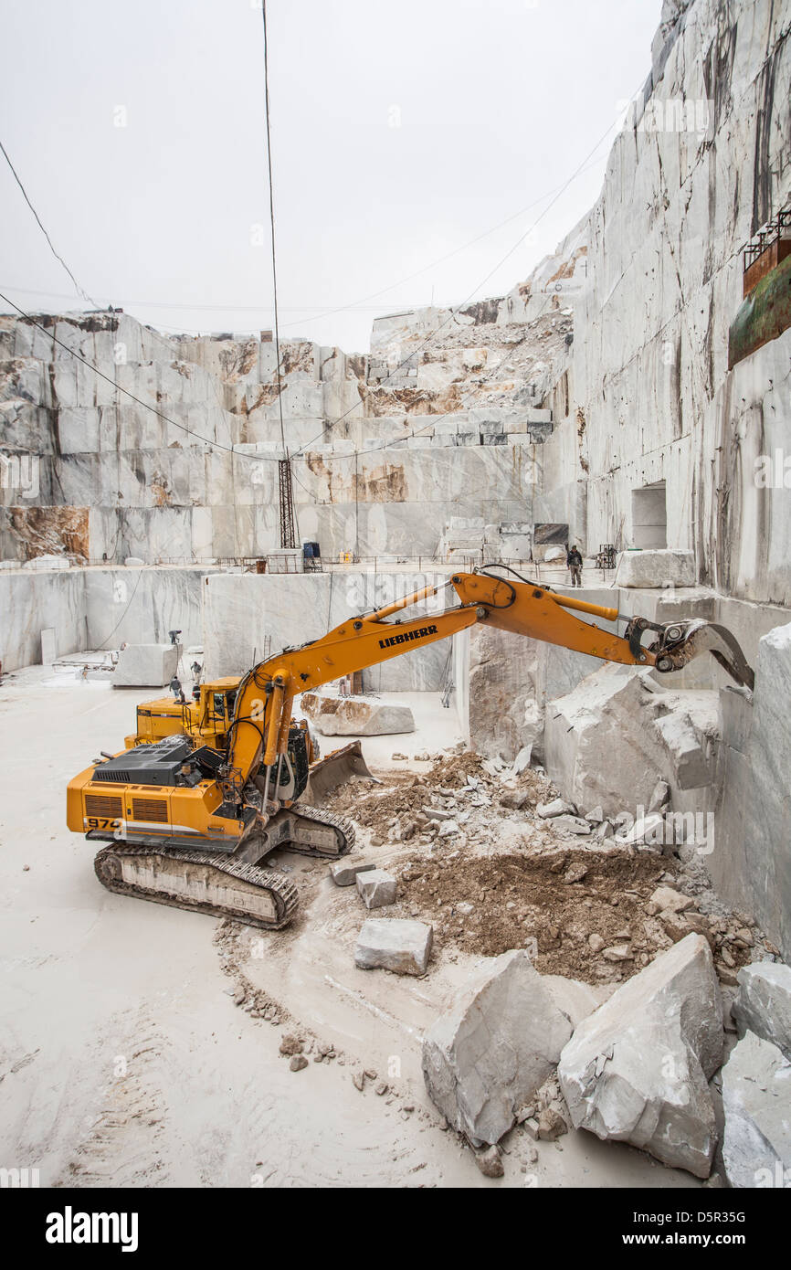 Marble cave, Carrara, Italy Stock Photo - Alamy