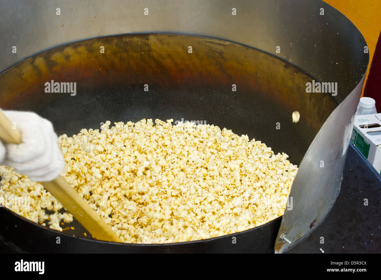 kettle corn being made at a street fair Stock Photo - Alamy