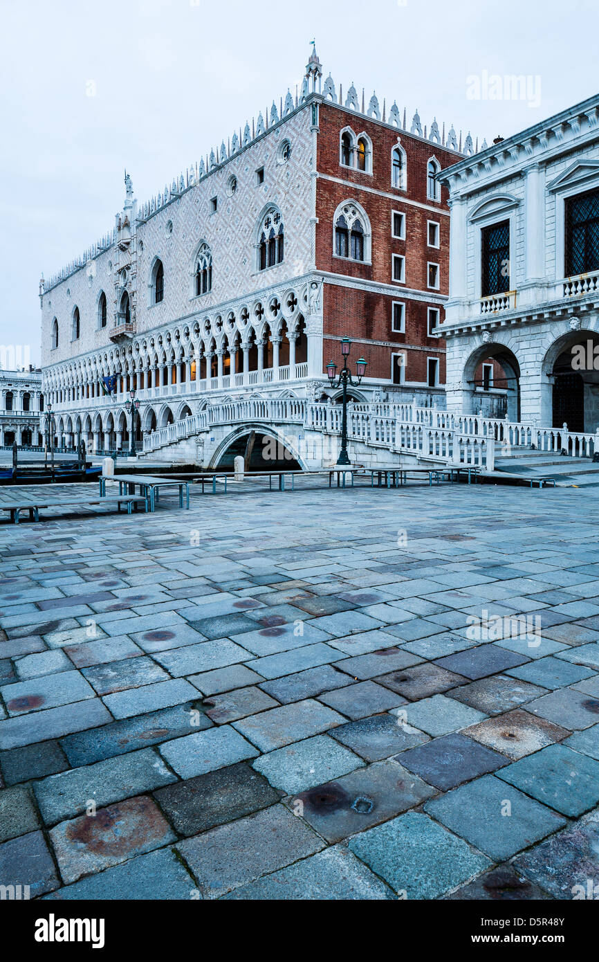 Buildings and canals in Venice Italy Stock Photo - Alamy