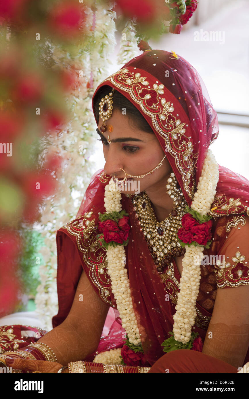 Beautiful Indian, Punjabi Bride at her wedding Stock Photo - Alamy