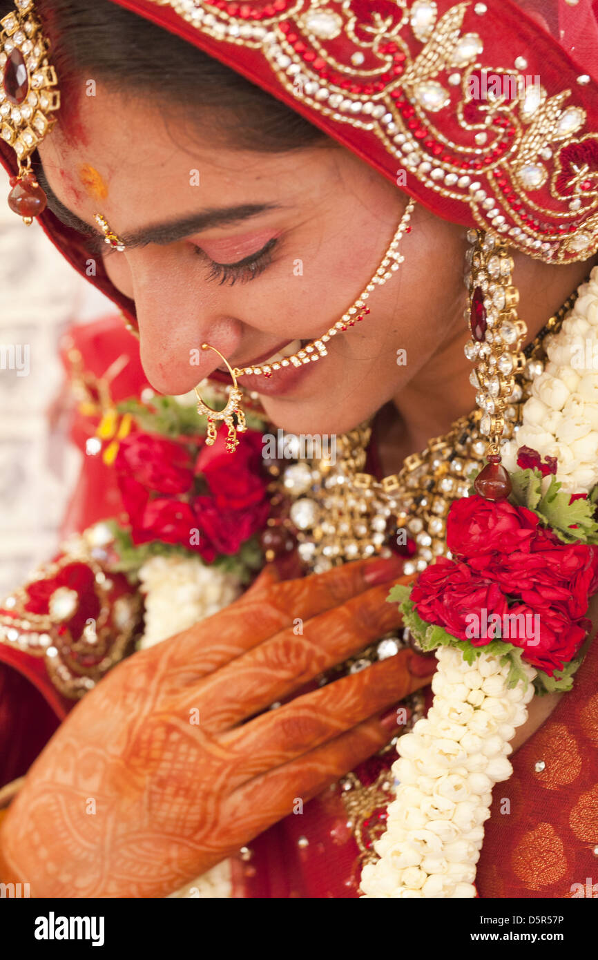 Beautiful Indian, Punjabi Bride at her wedding Stock Photo - Alamy
