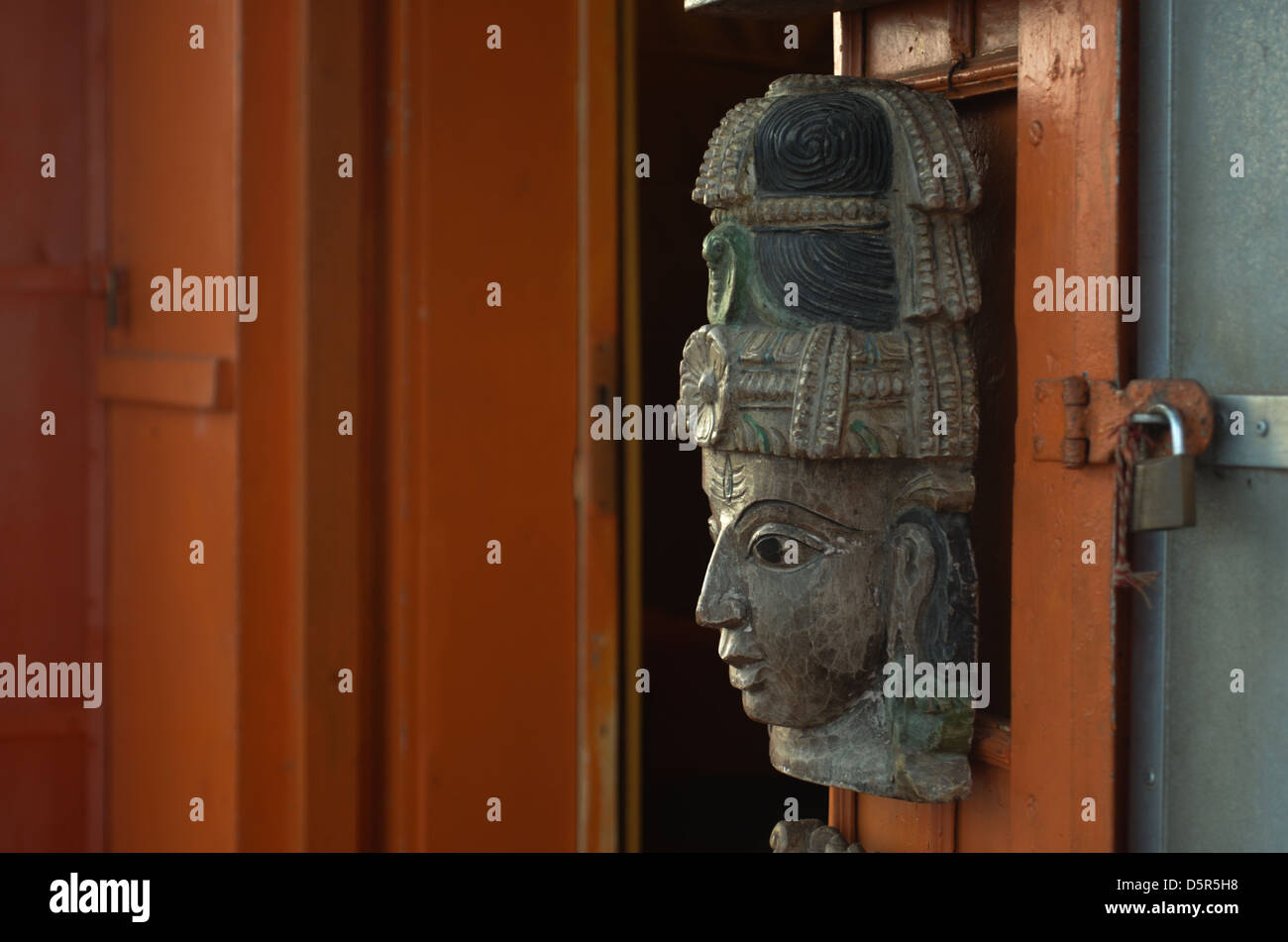 Waiting sculpture hi-res stock photography and images - Alamy