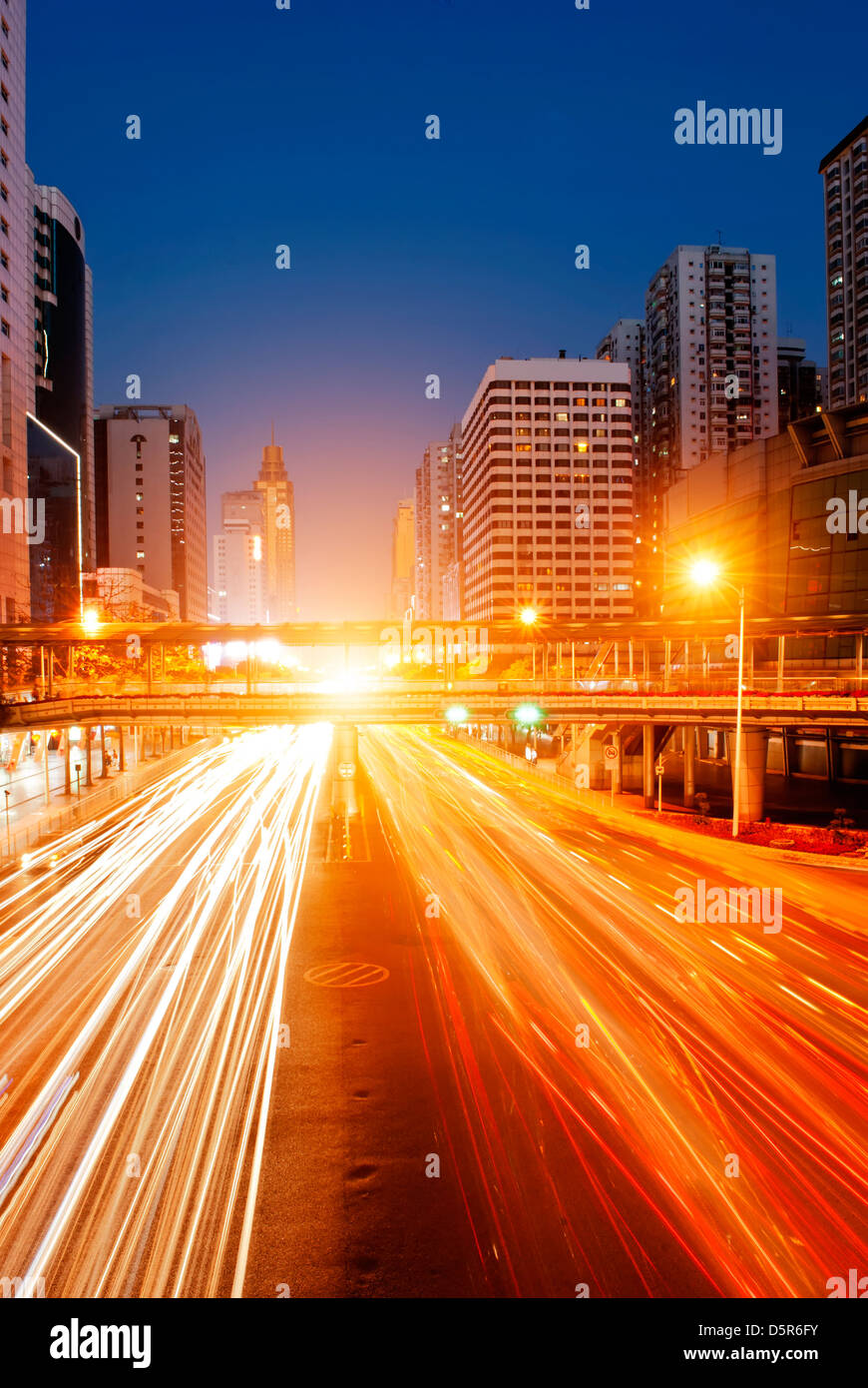 Cars at night hi-res stock photography and images - Alamy