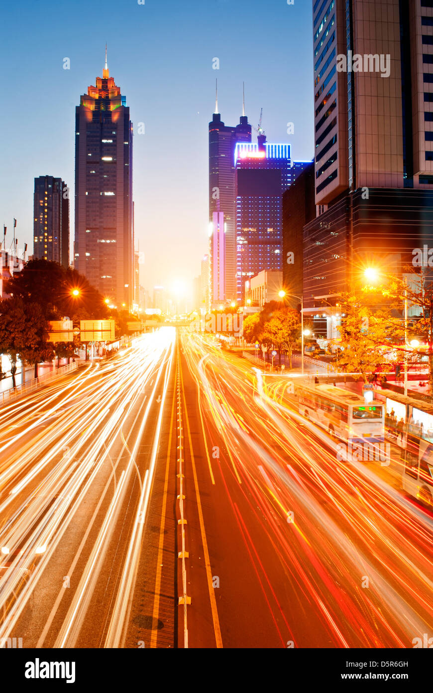 Cars at night hi-res stock photography and images - Alamy