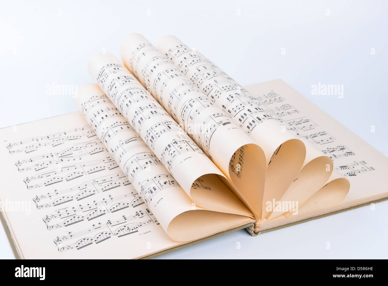 Sheet music symbol hi-res stock photography and images - Alamy