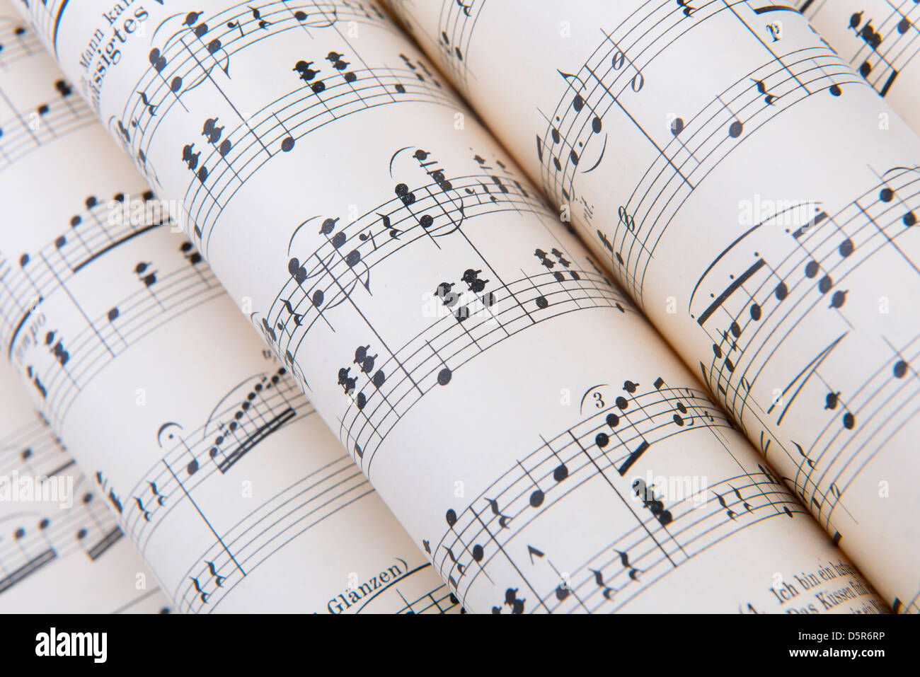 Musical note paper hi-res stock photography and images - Alamy
