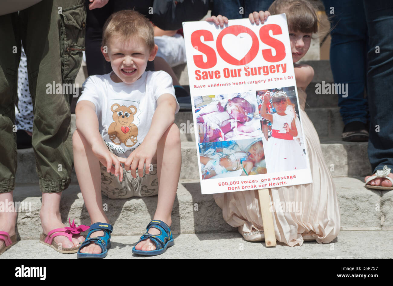 Children holding protest signs hi-res stock photography and images - Alamy