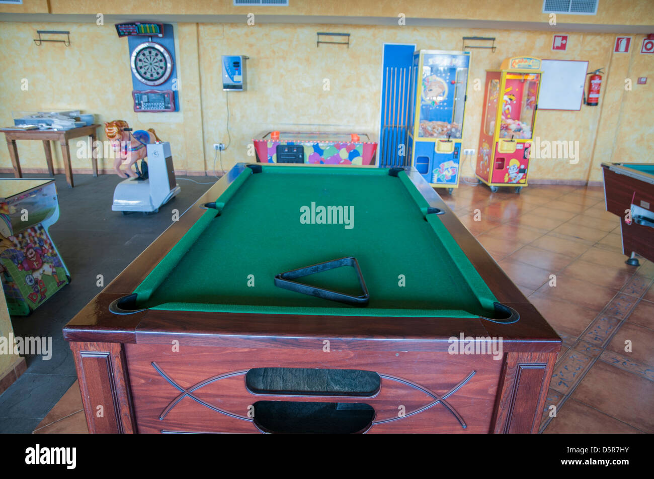 Darts billiards hi-res stock photography and images - Alamy