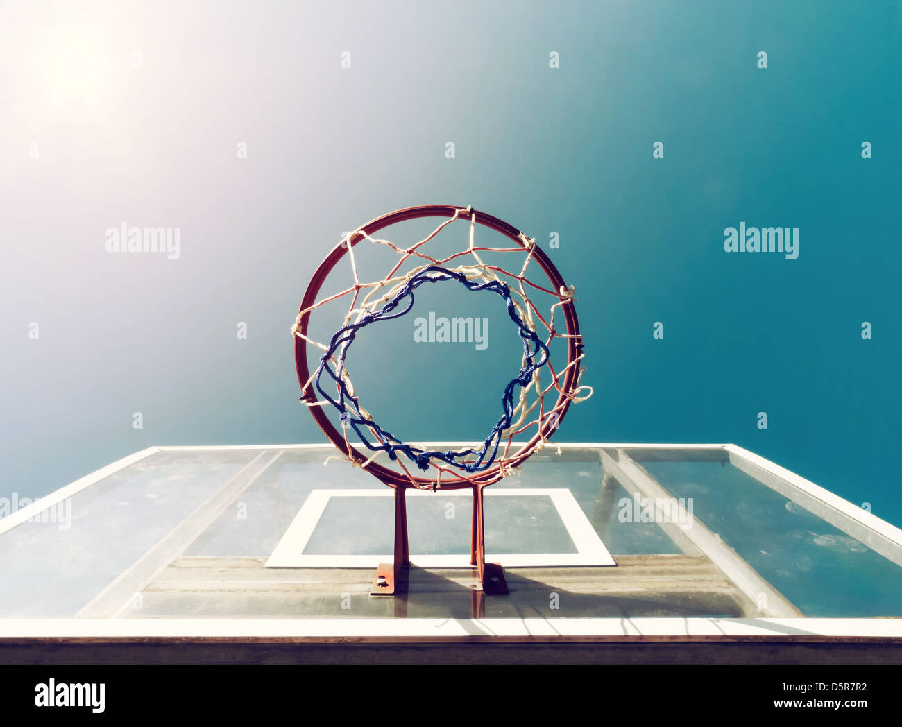 Basketball hoop vintage retro hi-res stock photography and images - Alamy