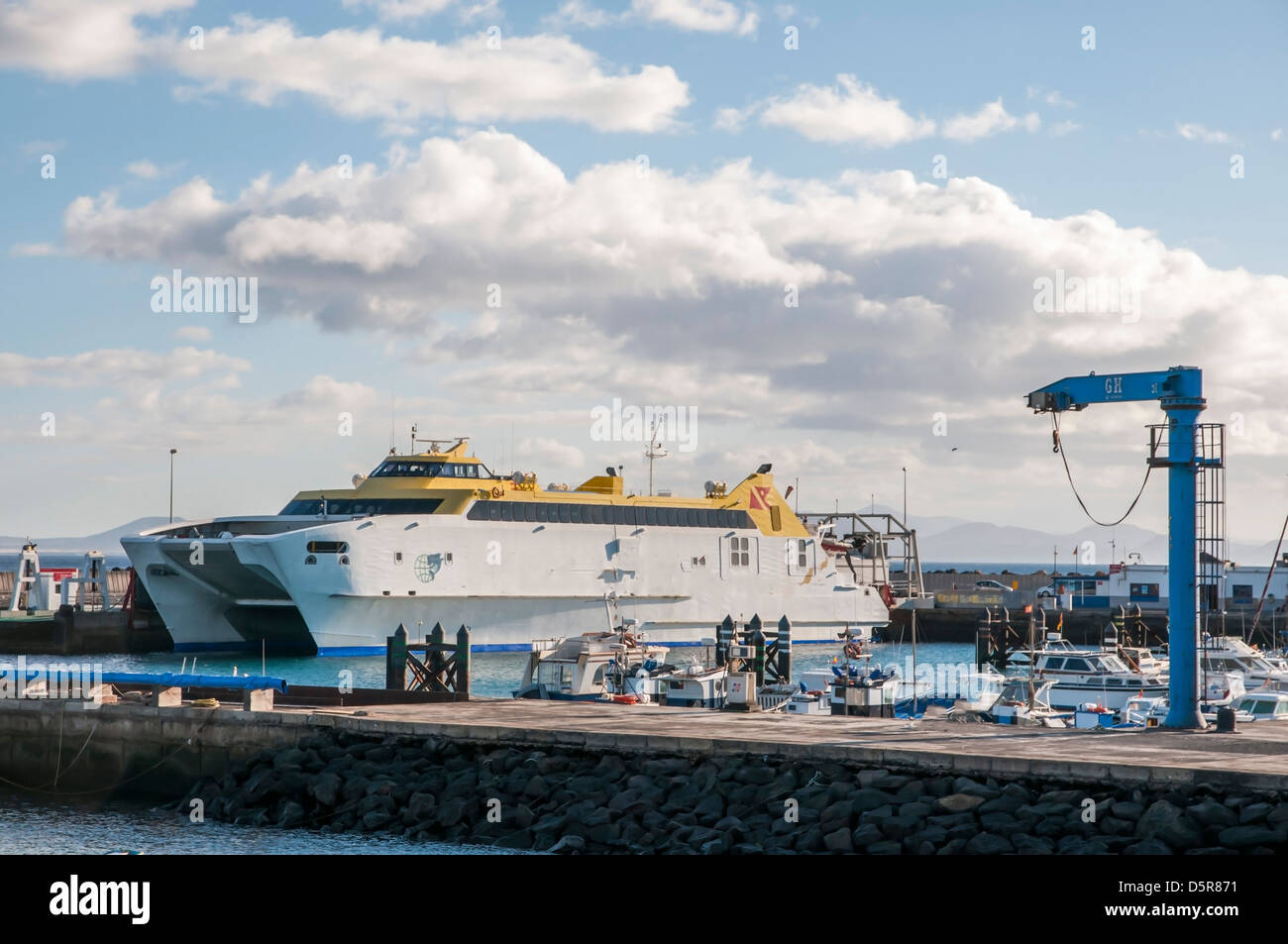 port with a huge ship carrying many passengers Stock Photo - Alamy