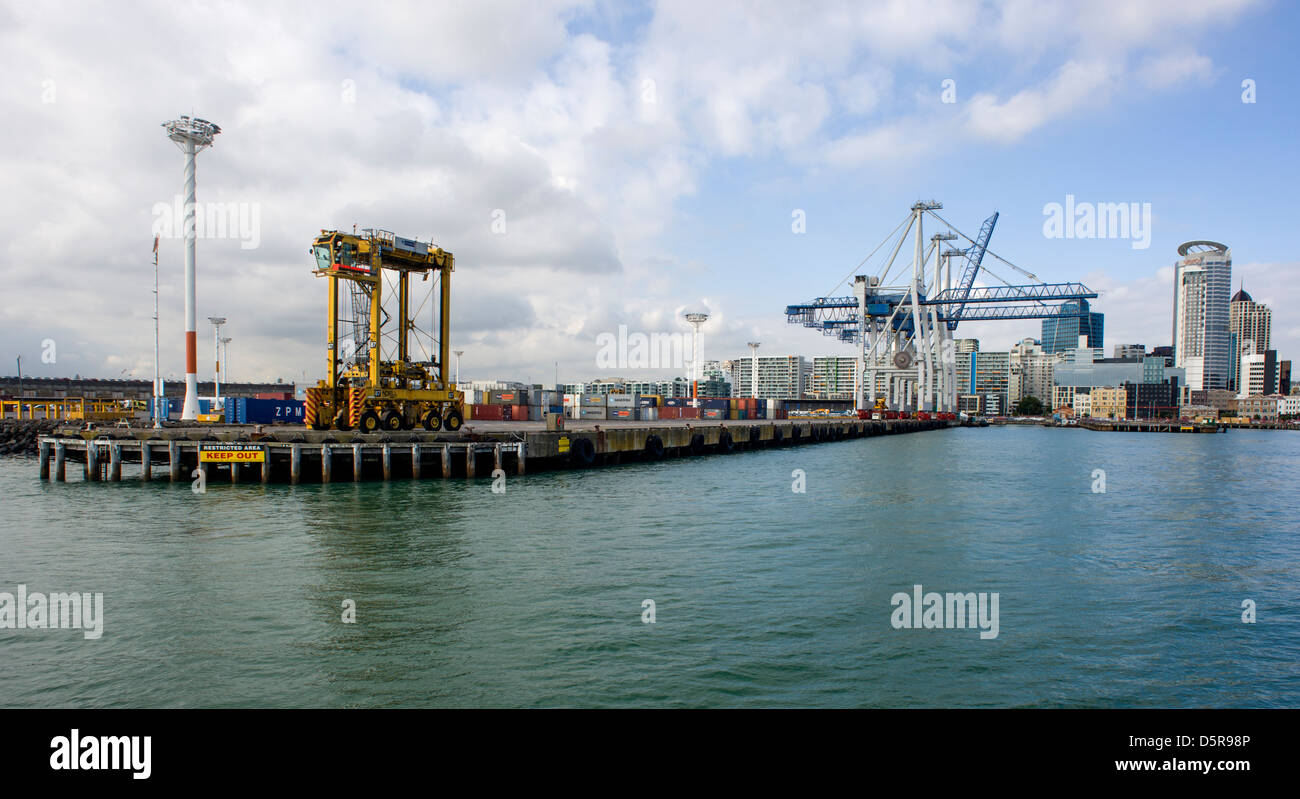 Auckland container port hi-res stock photography and images - Alamy