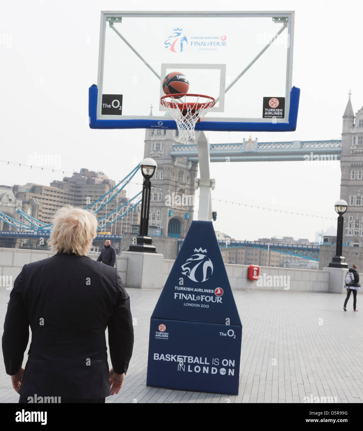 Final shot basketball hi-res stock photography and images - Alamy
