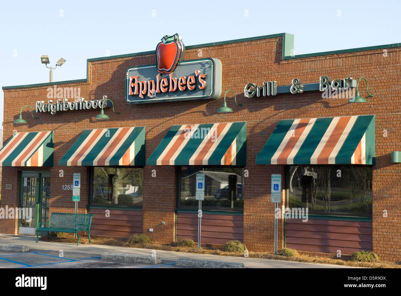 Applebee's exterior hi-res stock photography and images - Alamy