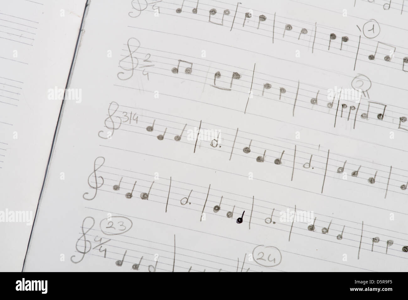 Music note paper hi-res stock photography and images - Alamy