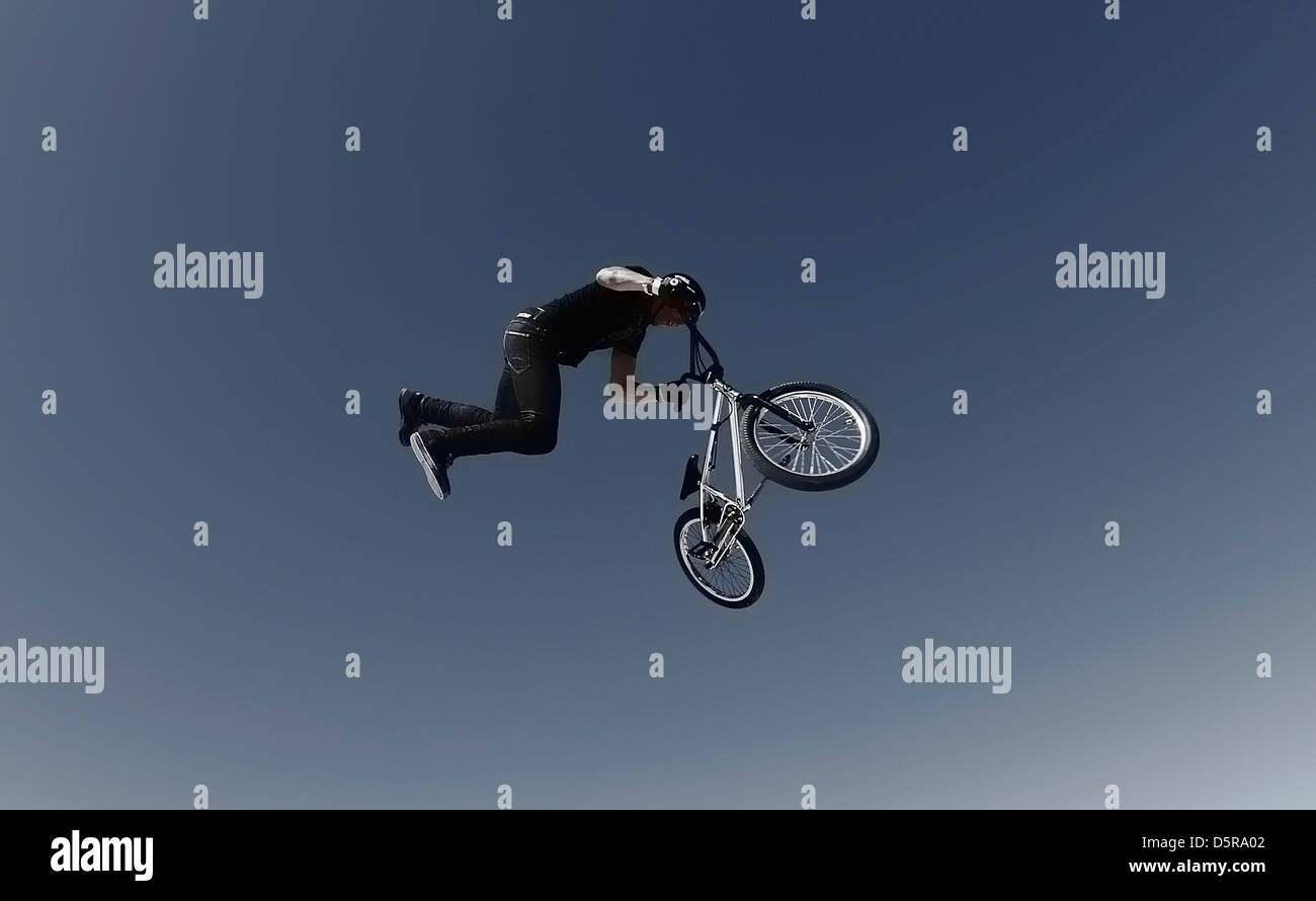 Cycling acrobat hi-res stock photography and images - Alamy