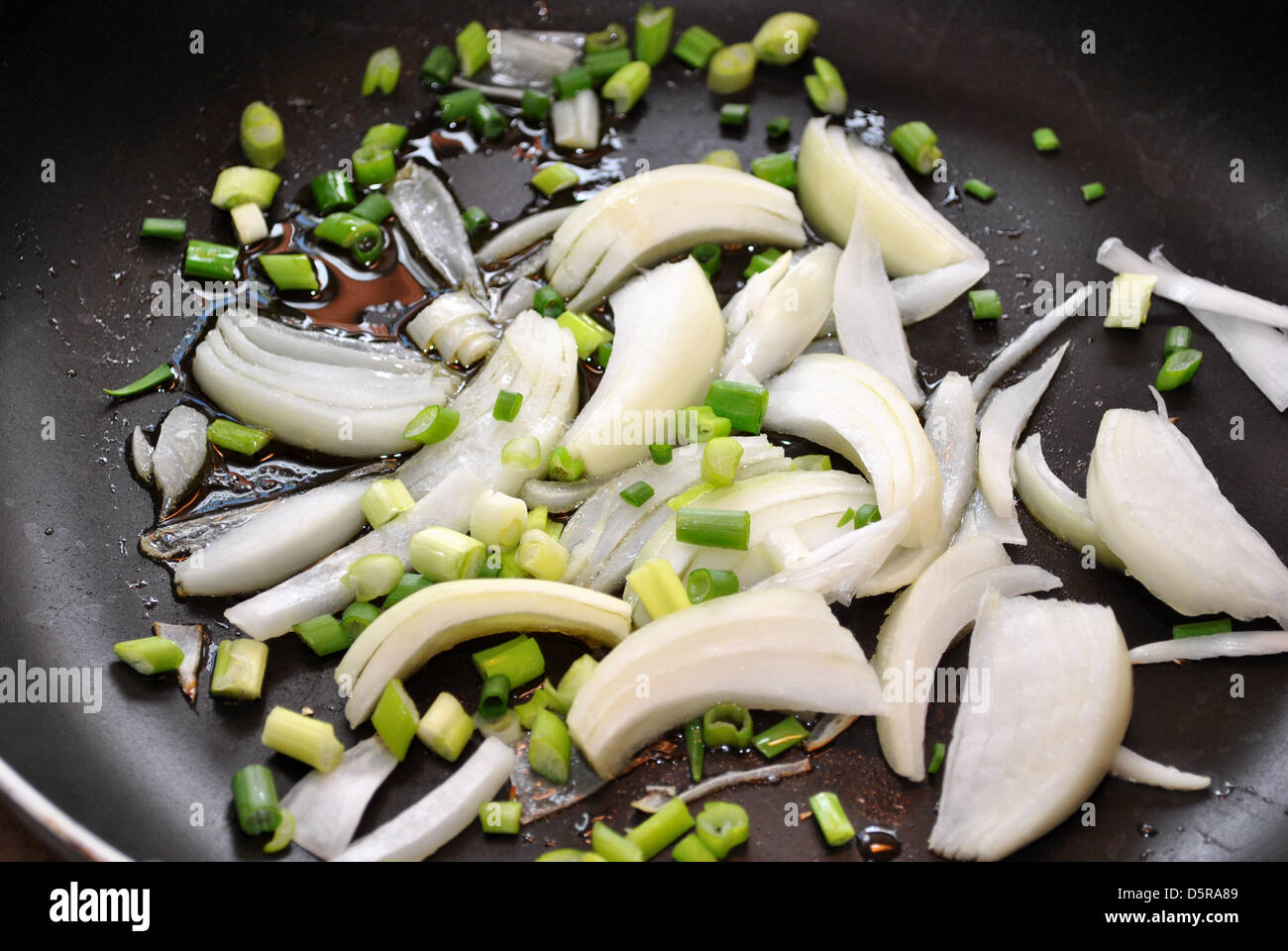 Cooking onion frying pan hi-res stock photography and images - Alamy