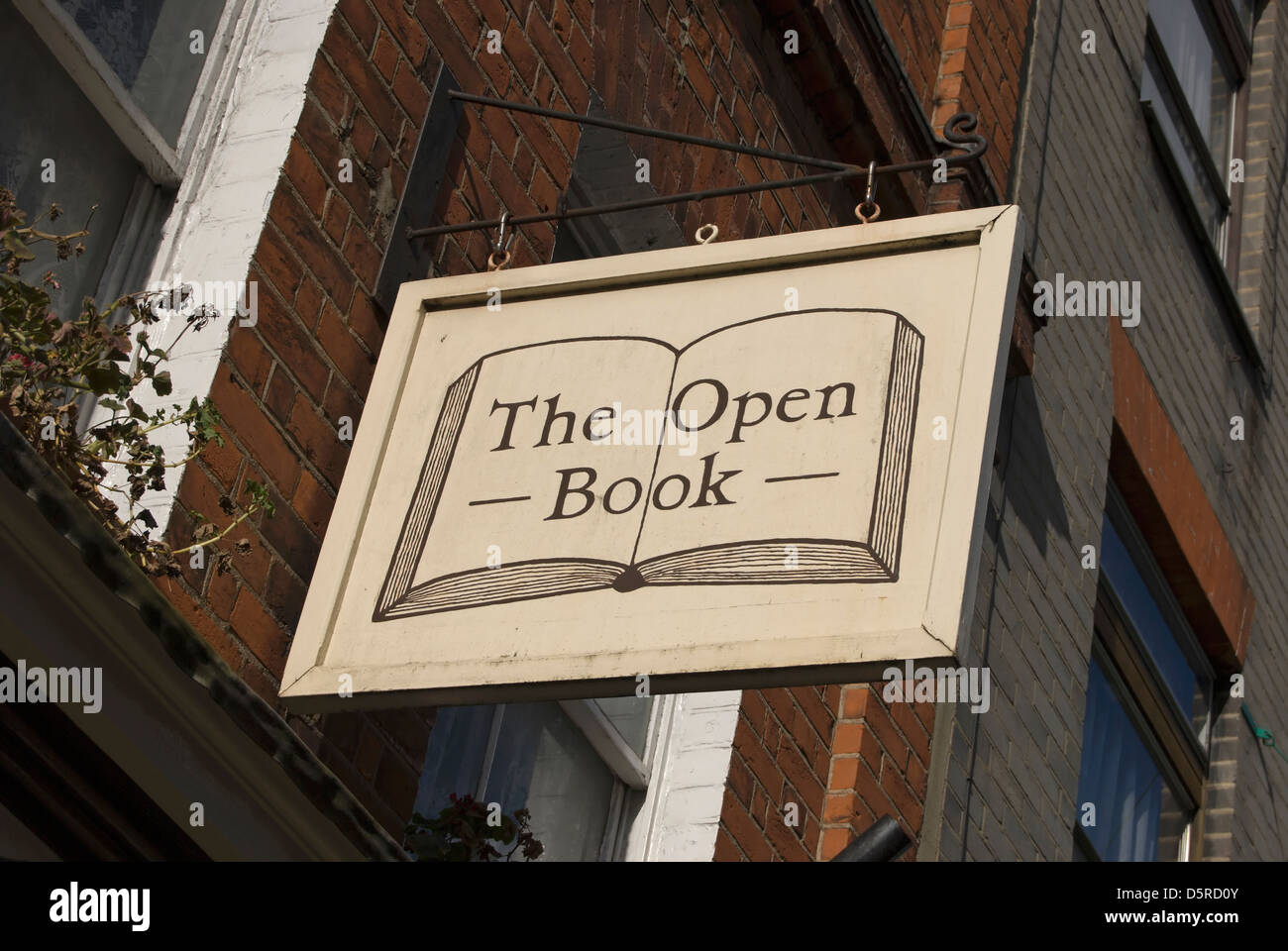 Book shop signs hi-res stock photography and images - Alamy