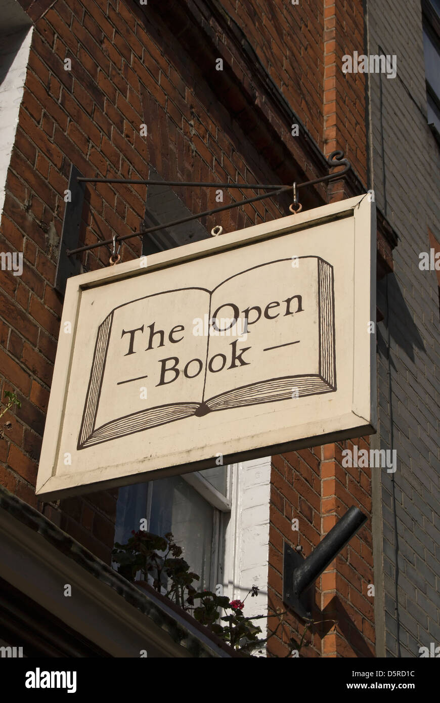 Book shop signs hi-res stock photography and images - Alamy