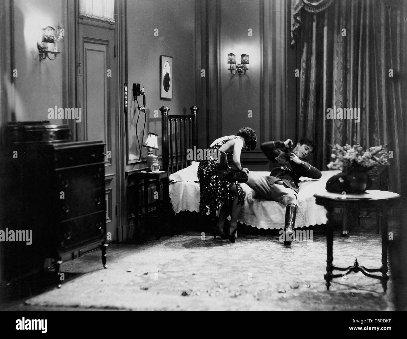 CLARA BOW, CHARLES 'BUDDY' ROGERS, WINGS, 1927 Stock Photo - Alamy