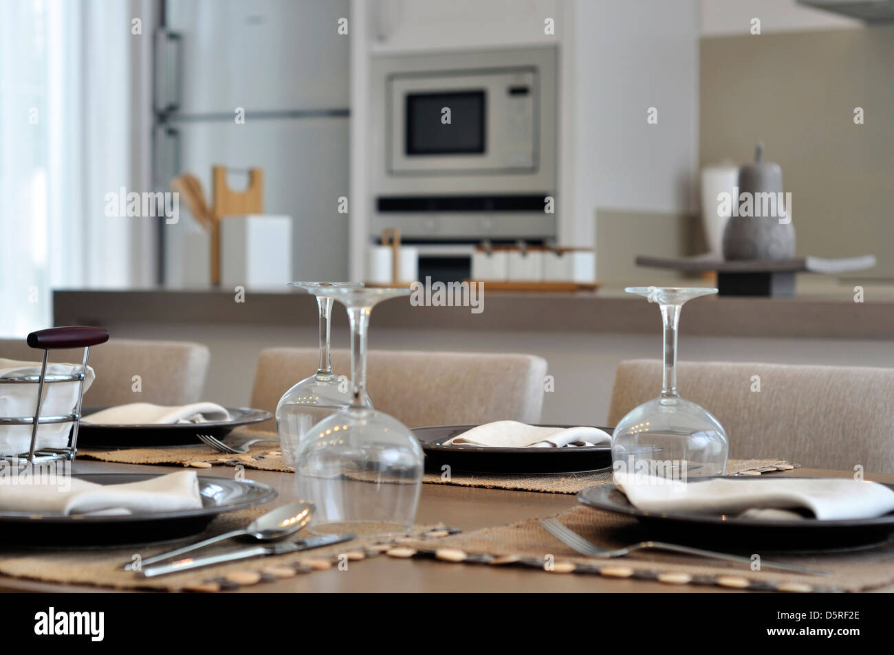 Kitchen settings hi-res stock photography and images - Alamy