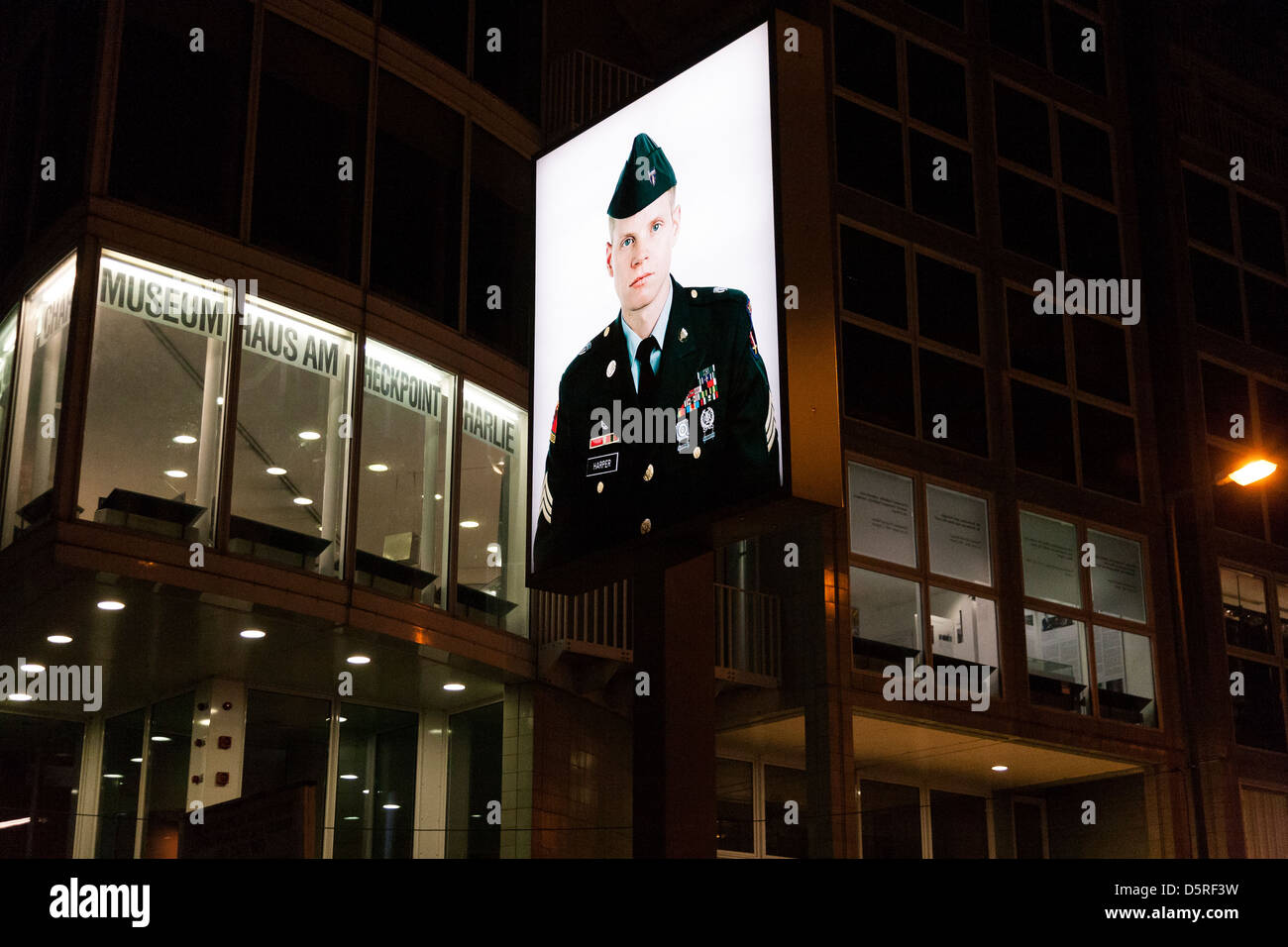 Us soldier checkpoint charlie berlin hi-res stock photography and ...