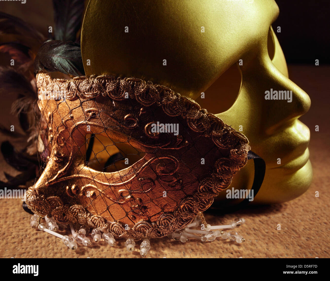 Gold theatrical masks hi-res stock photography and images - Alamy