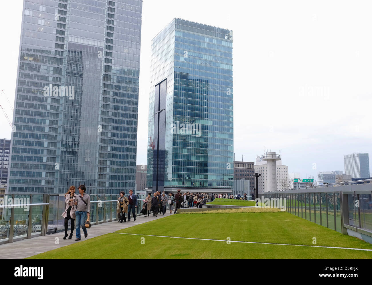 Outdoor garden on the 6th floor of Marunouchi Kitte, Tokyo Central Post ...