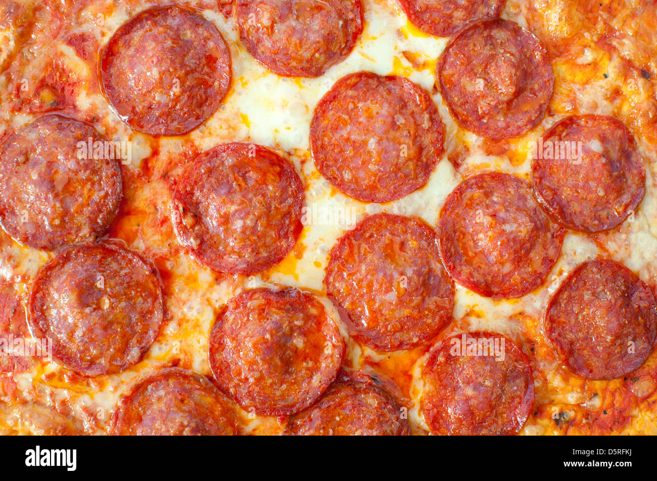 Freshly cooked pepperoni topped pizza Stock Photo - Alamy