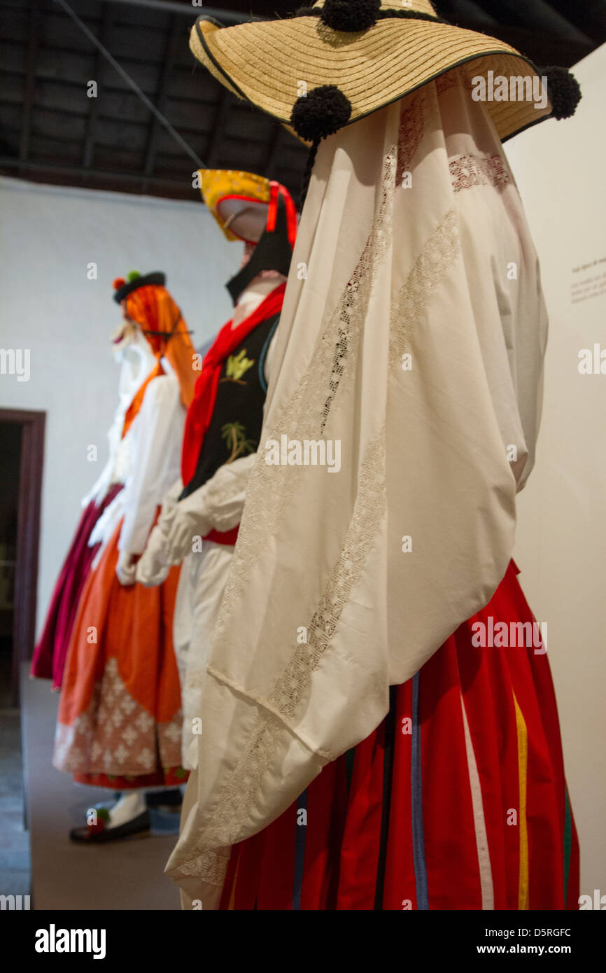 Spanish dresses hi-res stock photography and images - Alamy