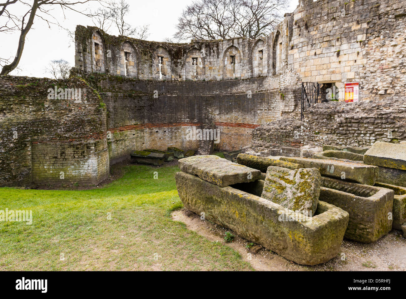 Roman ruins uk hi-res stock photography and images - Alamy